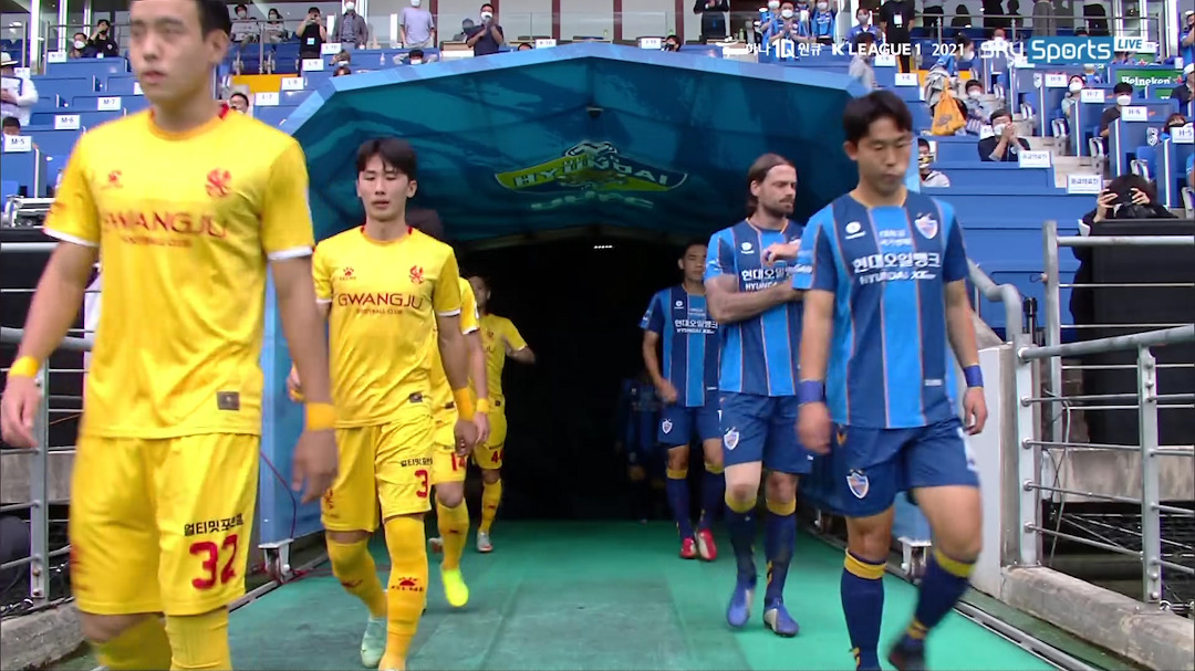 다음스포츠 | 32R 울산 현대 vs 광주 FC, 선수 입장 및 소개