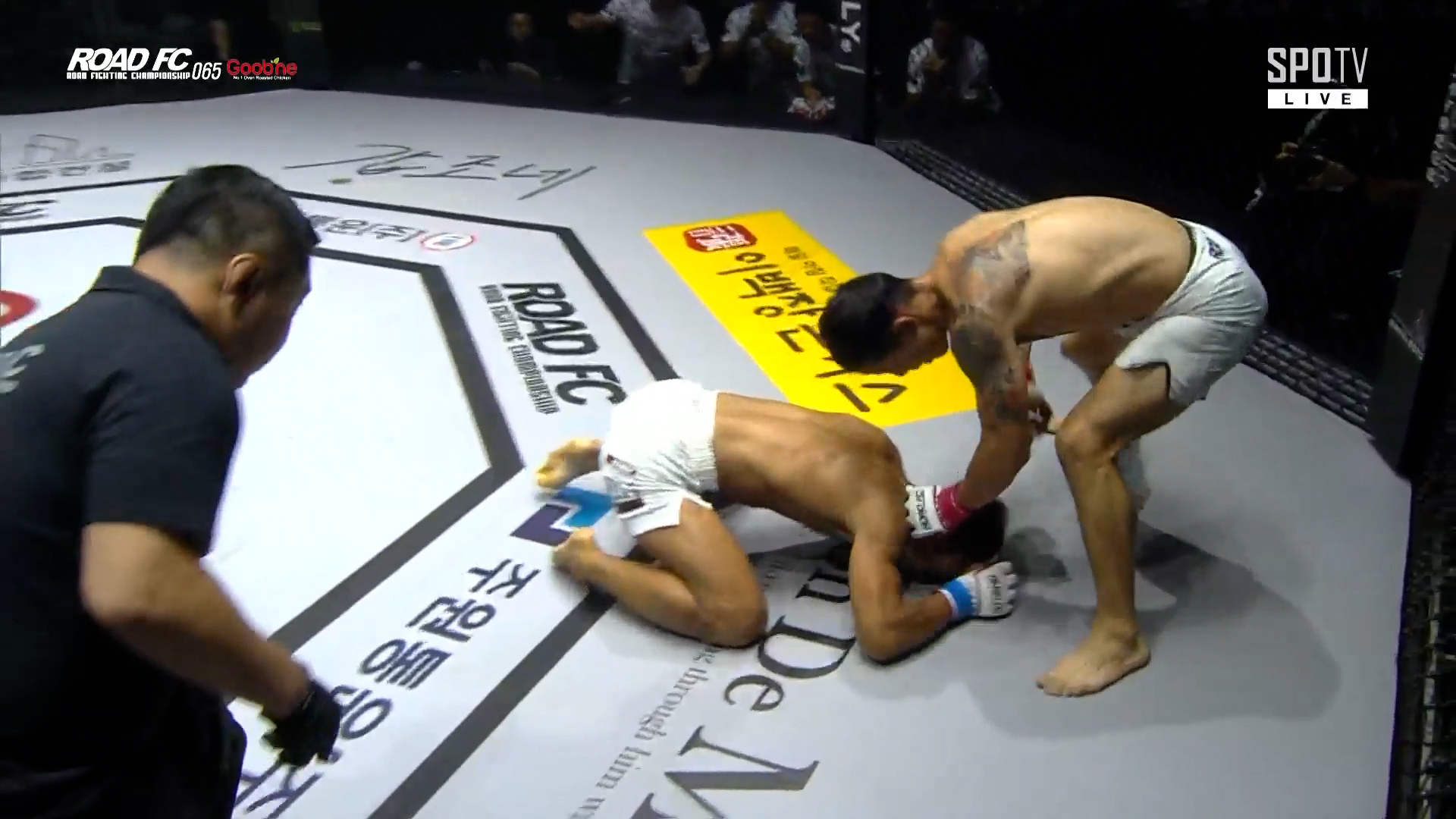 다음스포츠 | 화끈한 TKO 승리 거두며 결승에 진출하는 난딘 에르덴