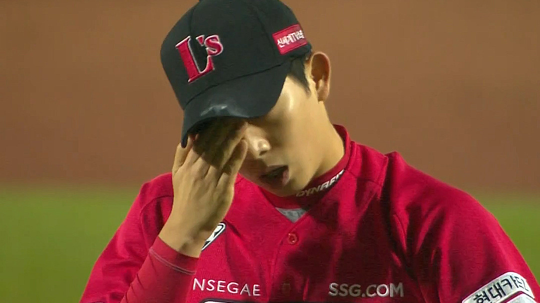 다음스포츠 | 사사구로 자멸하는 오원석, 밀어내기 실점 / 5회말