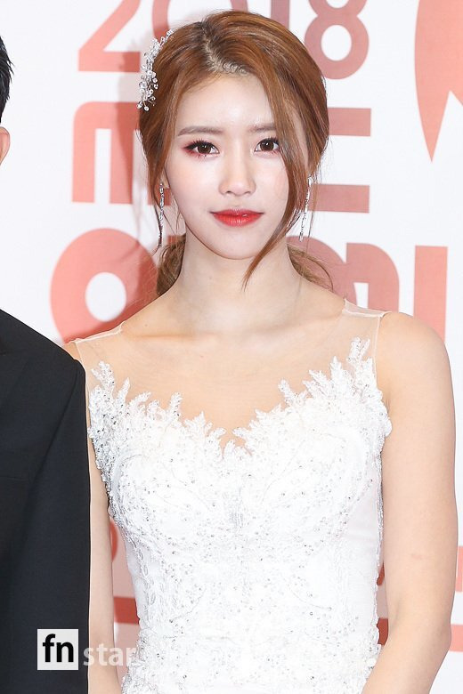 러블리즈 이미주 검정 드레스 Vs 흰색 드레스 방송연예 꾸르