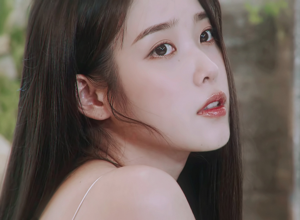 아이유 참이슬 VOGUE 시크릿 파티 콘셉트 필름 - 방송/연예 - 꾸르