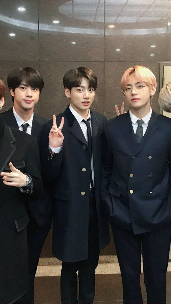 더쿠 부잣집 삼형제처럼 찍힌 방탄소년단 진 뷔 정국 사진ㅋㅋㅋ