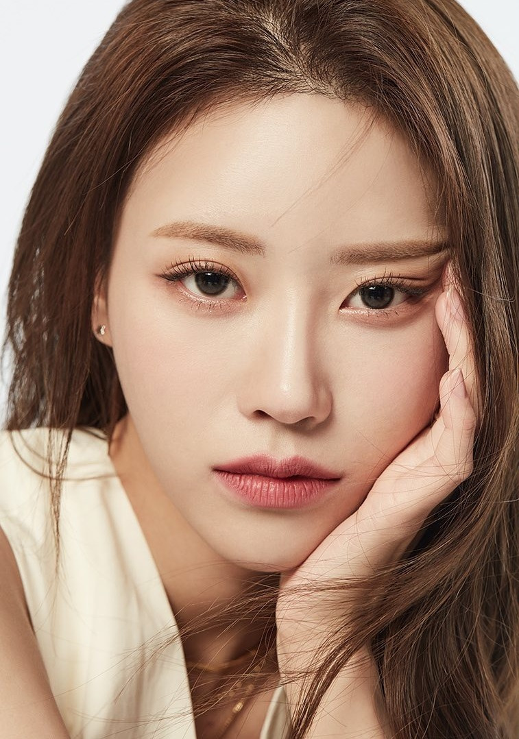 가방 브랜드 뮤즈로 발탁된 러블리즈 이미주 화보 방송연예 꾸르