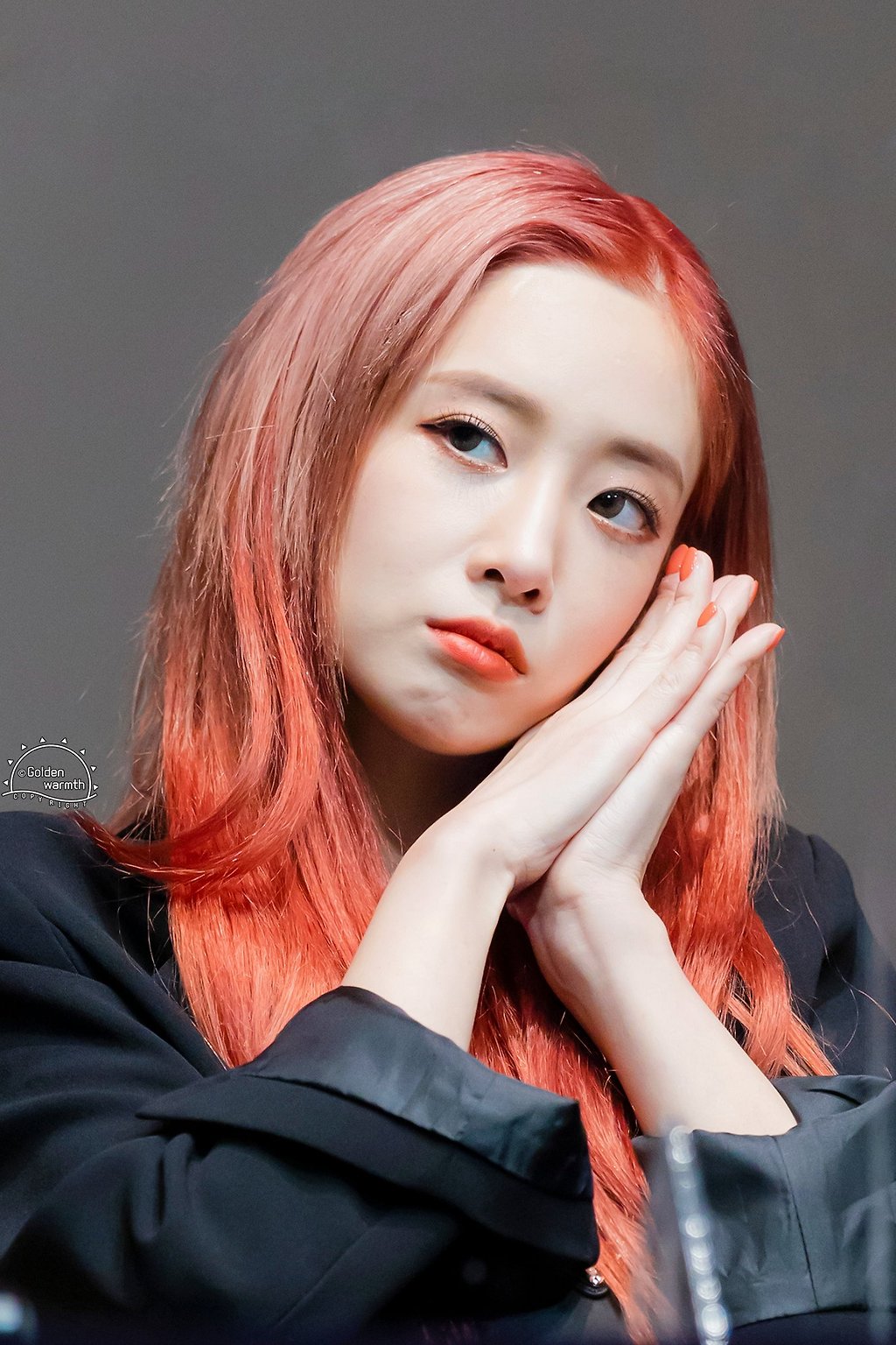 빨간색으로 염색한 배텐의 막내 러블리즈 유지애 걸그룹 연예인 짤티비 Jjtvkr