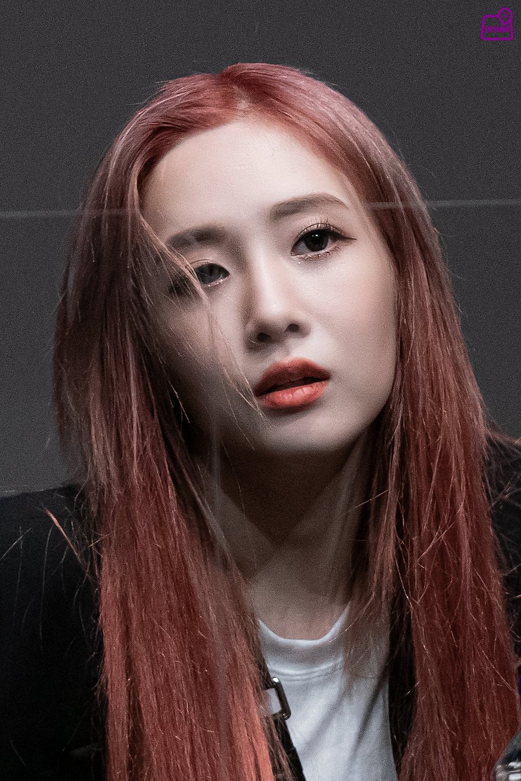 빨간색으로 염색한 배텐의 막내 러블리즈 유지애 걸그룹 연예인 짤티비 Jjtvkr