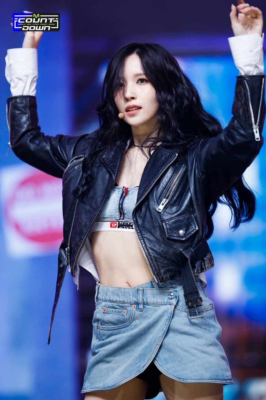 힙한 옷들 입고 무대했던 트와이스 현장포토.jpg.jpg