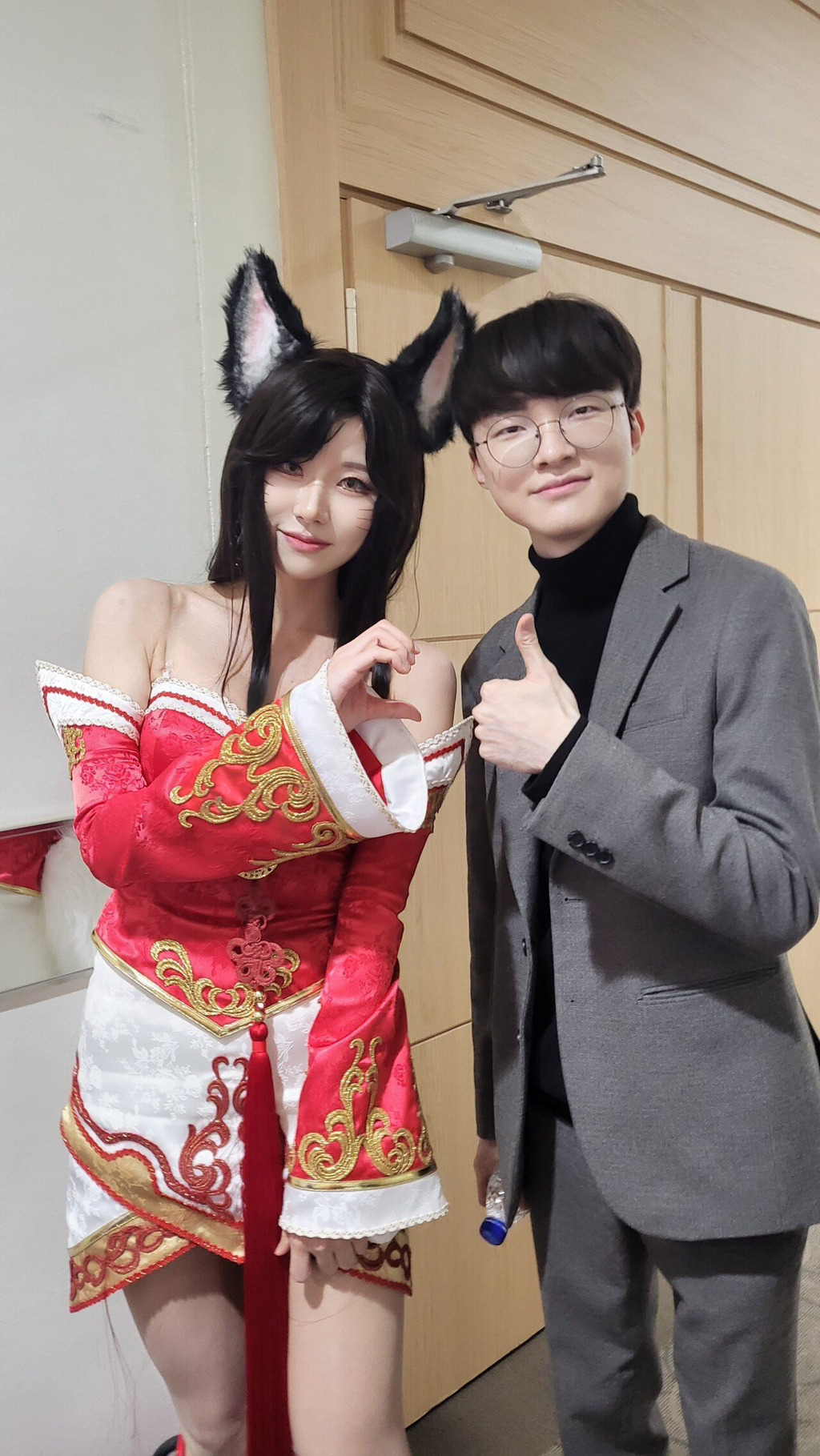 페이커와 사진 찍고 성불한 코스플레이어 후방주의 꾸르