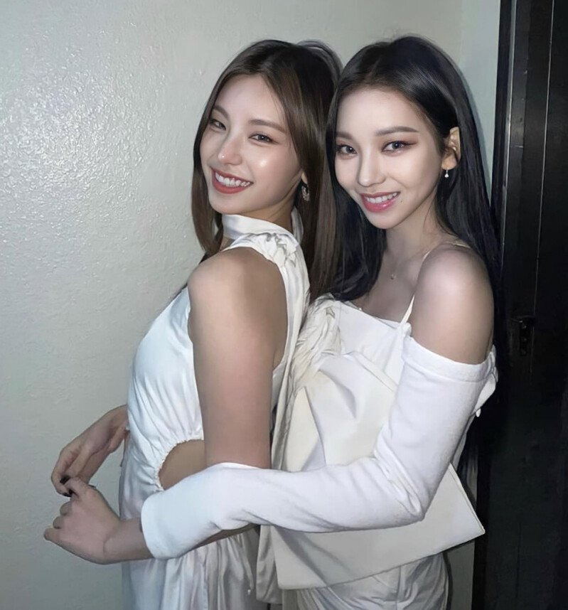 카리나 X 예지 > 걸그룹 연예인 | 짤티비 - JJTV.KR