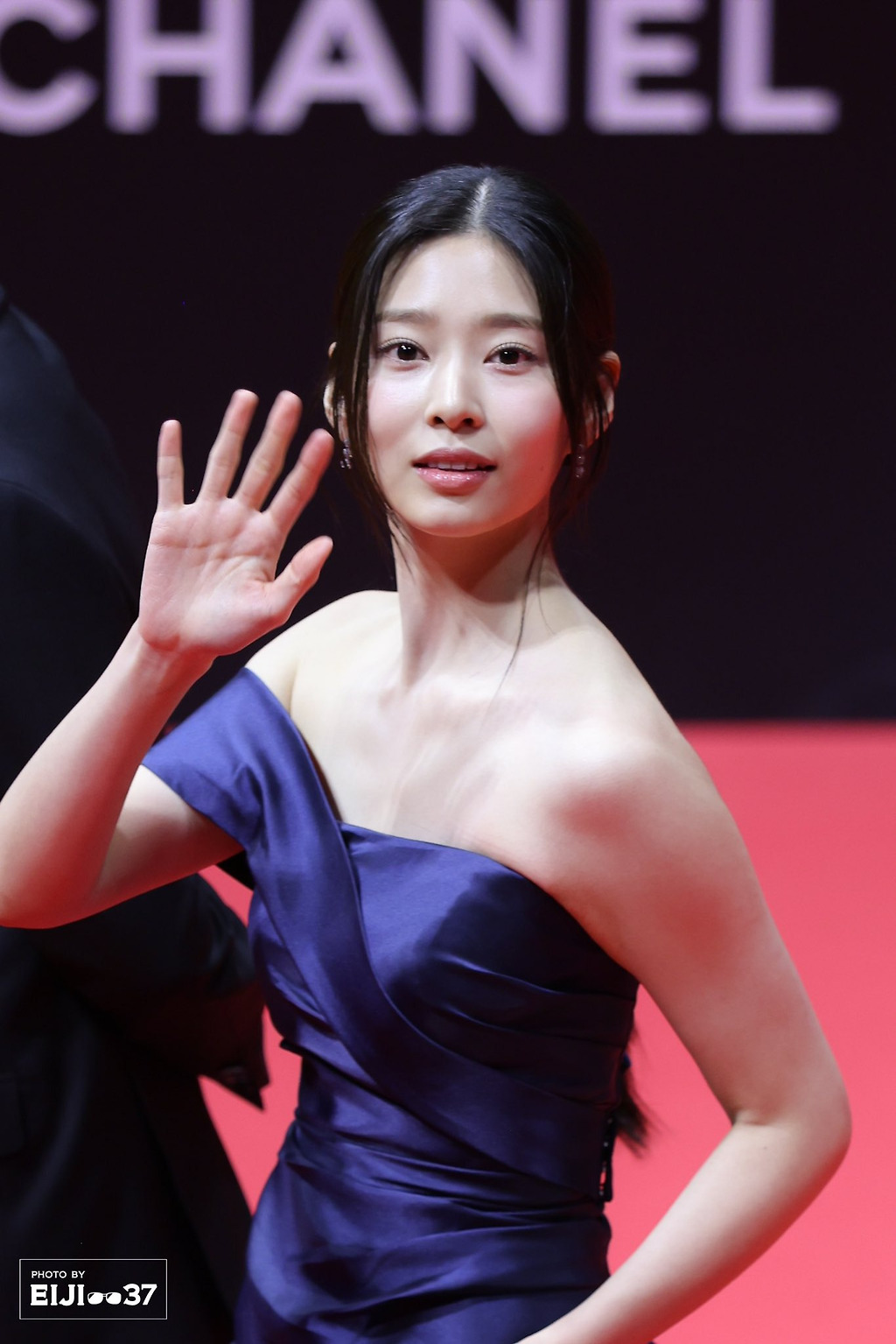 부산국제영화제 레드카펫 밟는 김민주 - 방송/연예 - 꾸르