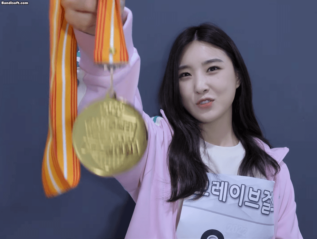 볼살이 통통한 브레이브걸스 유나 방송연예 꾸르