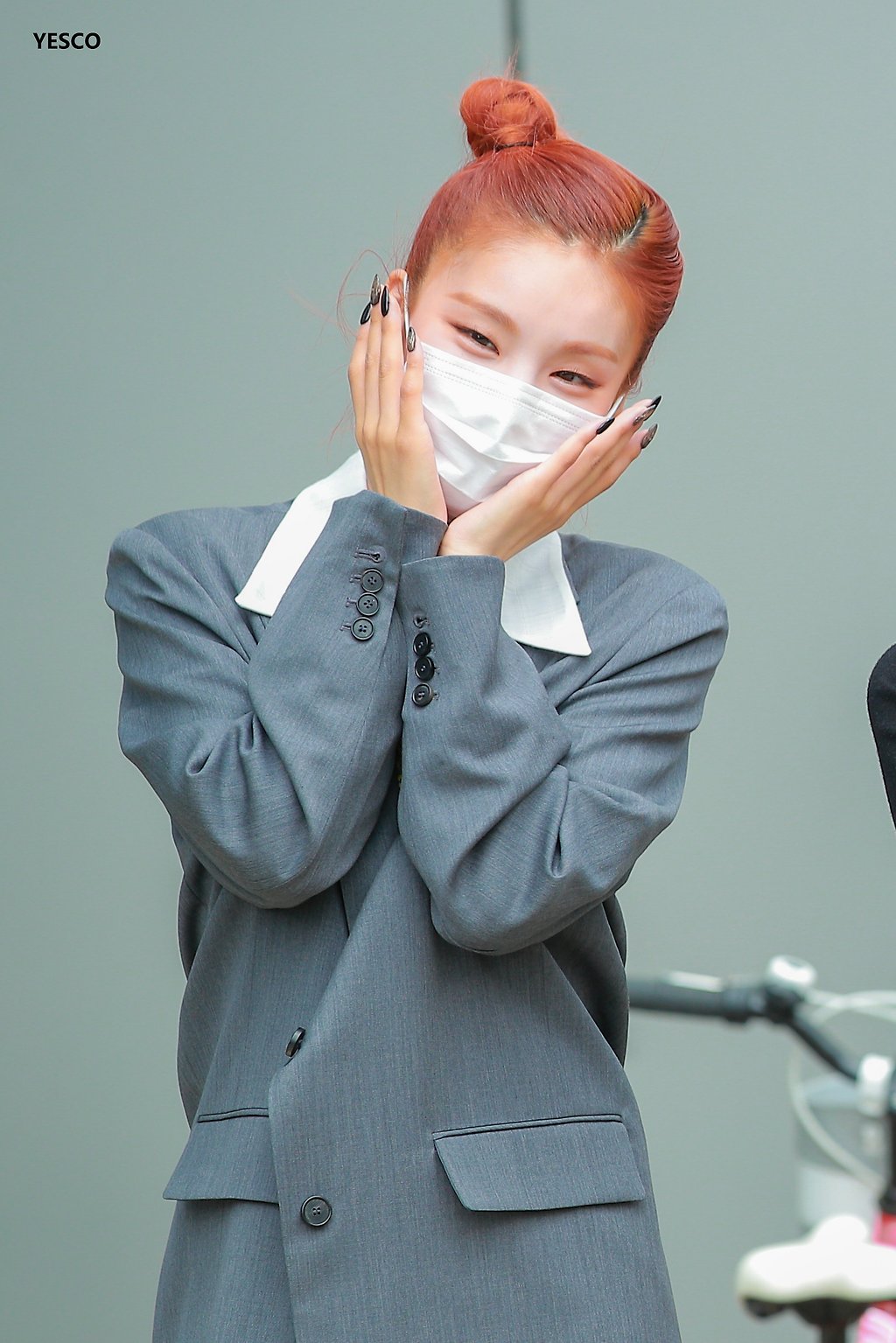 특이한 헤어스타일로 아는형님 출근하는 Itzy 예지 방송연예 꾸르
