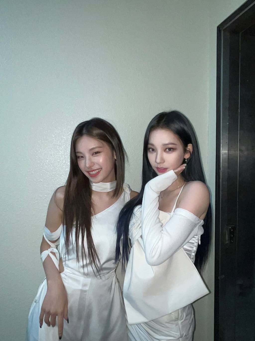 카리나 X 예지 > 걸그룹 연예인 | 짤티비 - JJTV.KR