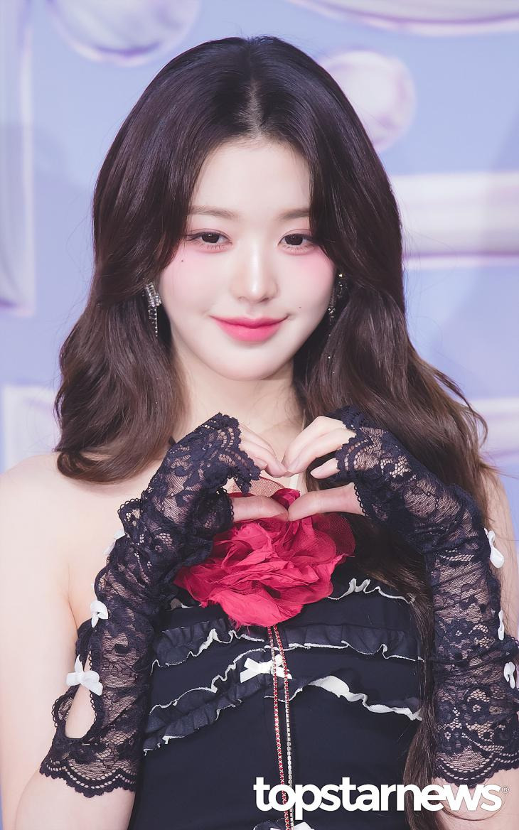 연예거중기 오늘자 가요대전 Summer 블루 레드카펫 장원영 기사사진 Daum 카페