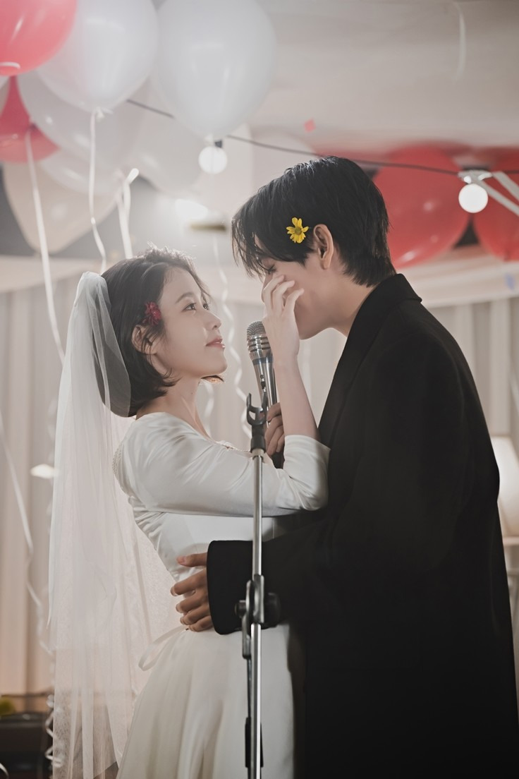 연예거중기 아이유 X 방탄소년단 뷔 Mv 비하인드 포토 중 웨딩 컷 Daum 카페