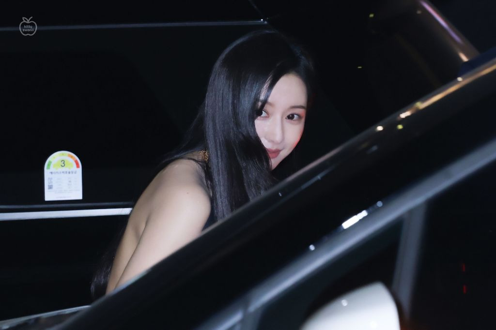 연예거중기 불가리 행사 끝나고 퇴근한 배우 김지원 고화질 Daum 카페