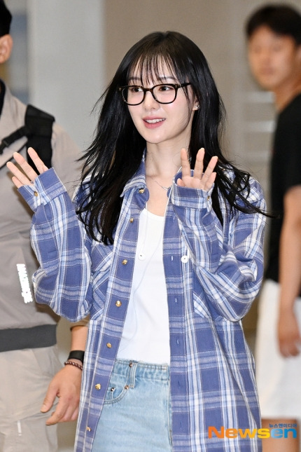 연예거중기 오늘자 김지원 공항 입국 기사사진 Daum 카페
