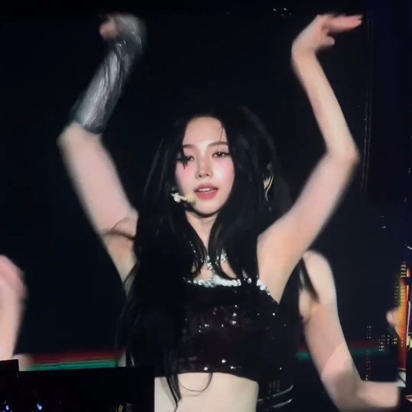 연예거중기 오늘자 대만 콘서트 1일차 카리나 전광판 Daum 카페