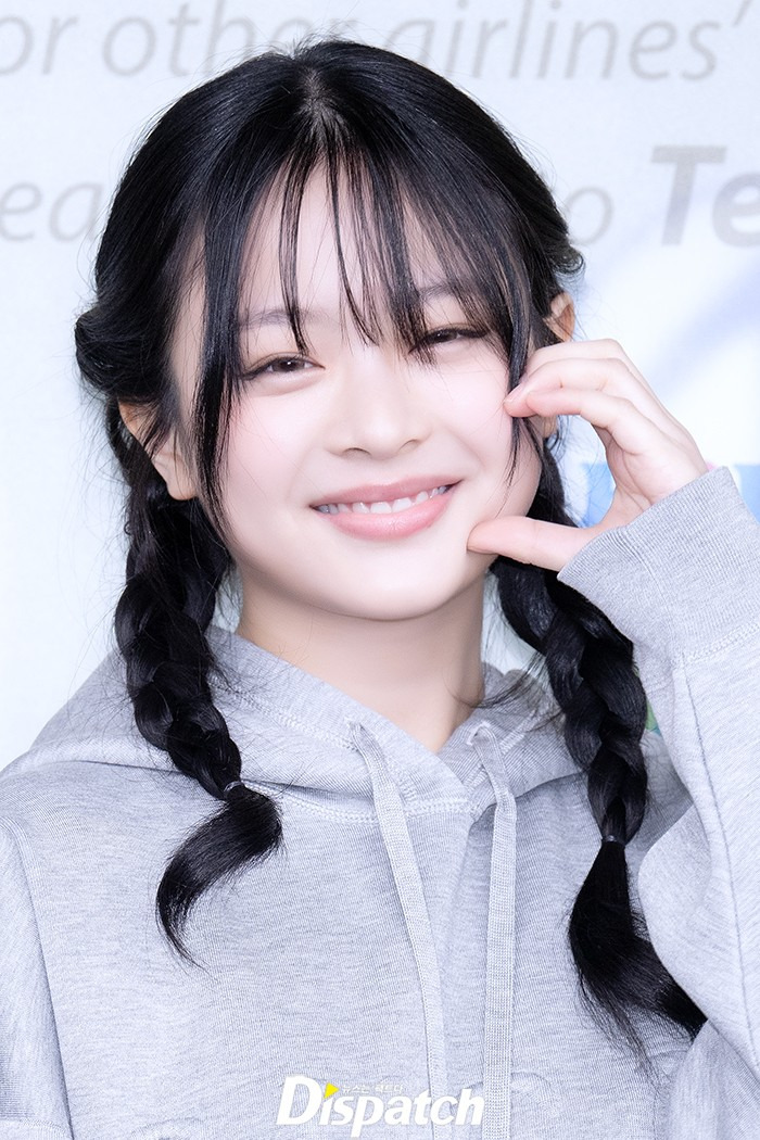 연예거중기 실시간 패션쇼 참석차 출국하는 양갈래 머리 뉴진스 하니 Daum 카페