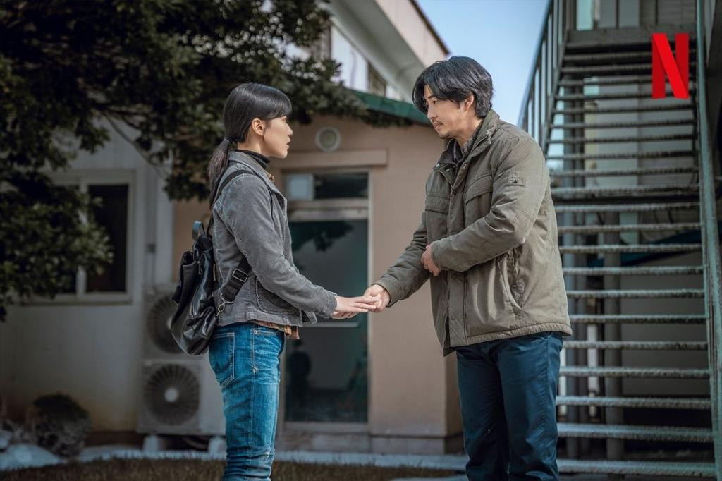 요즘 OTT 뭐봄? | 아무도 없는 숲속에서 스틸컷 - Daum 카페