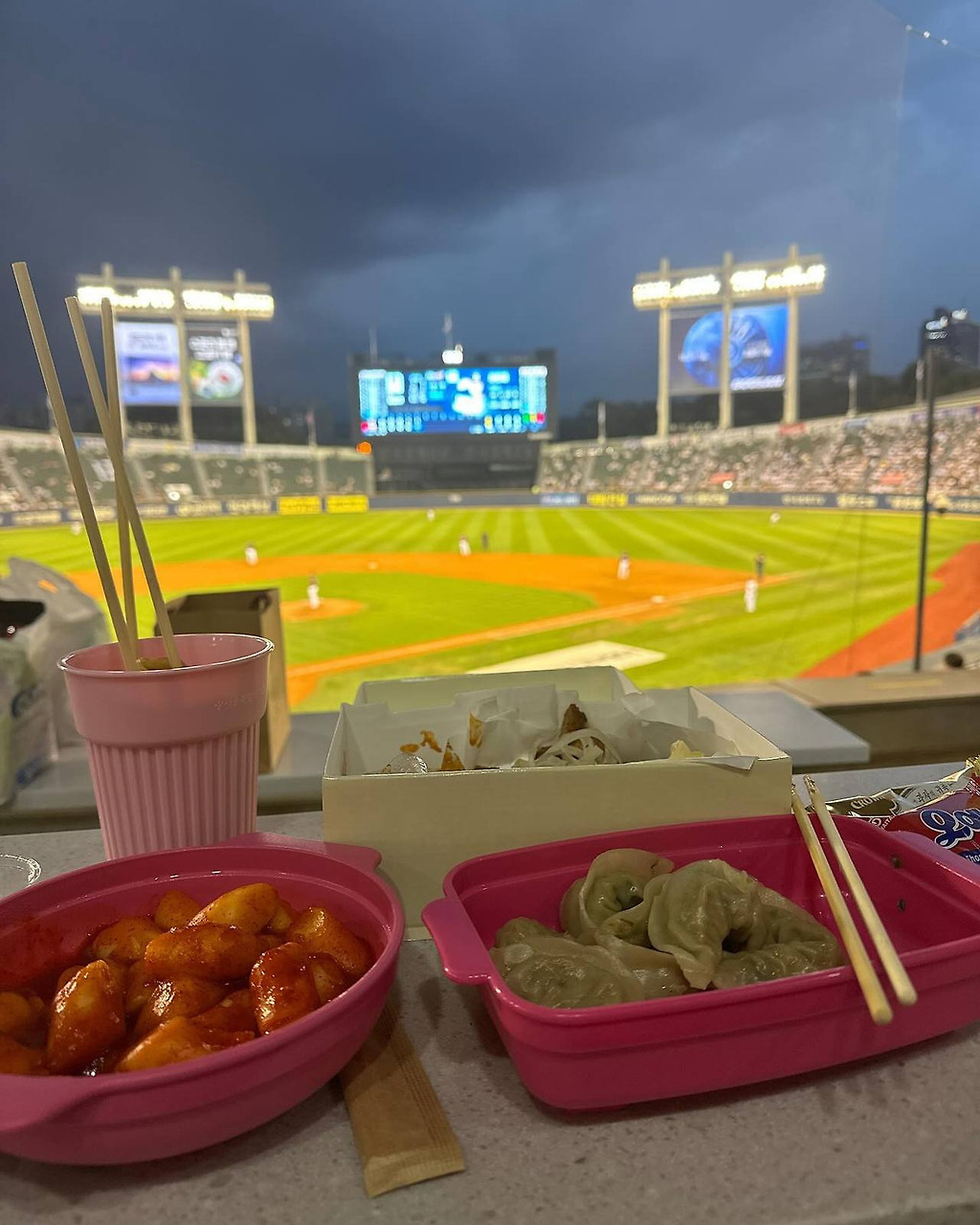 연예인 데일리룩 야구 덕후들을 위한 패션 에스파 윈터 인스타⚾️ Daum 카페