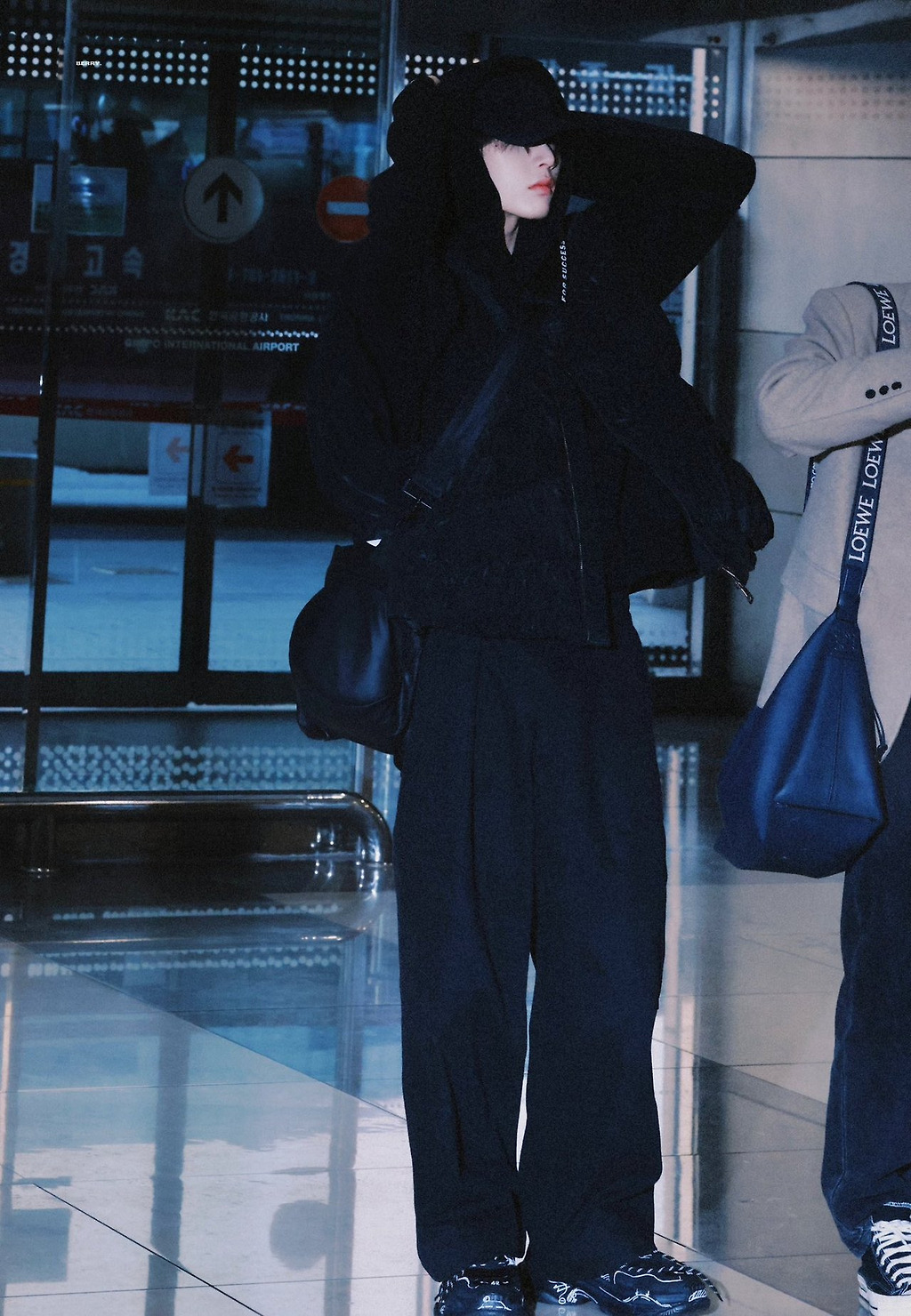 연예인 데일리룩 매번 다양한 패션 스타일을 보여준다는 5세대 남돌의 공항패션 Daum 카페