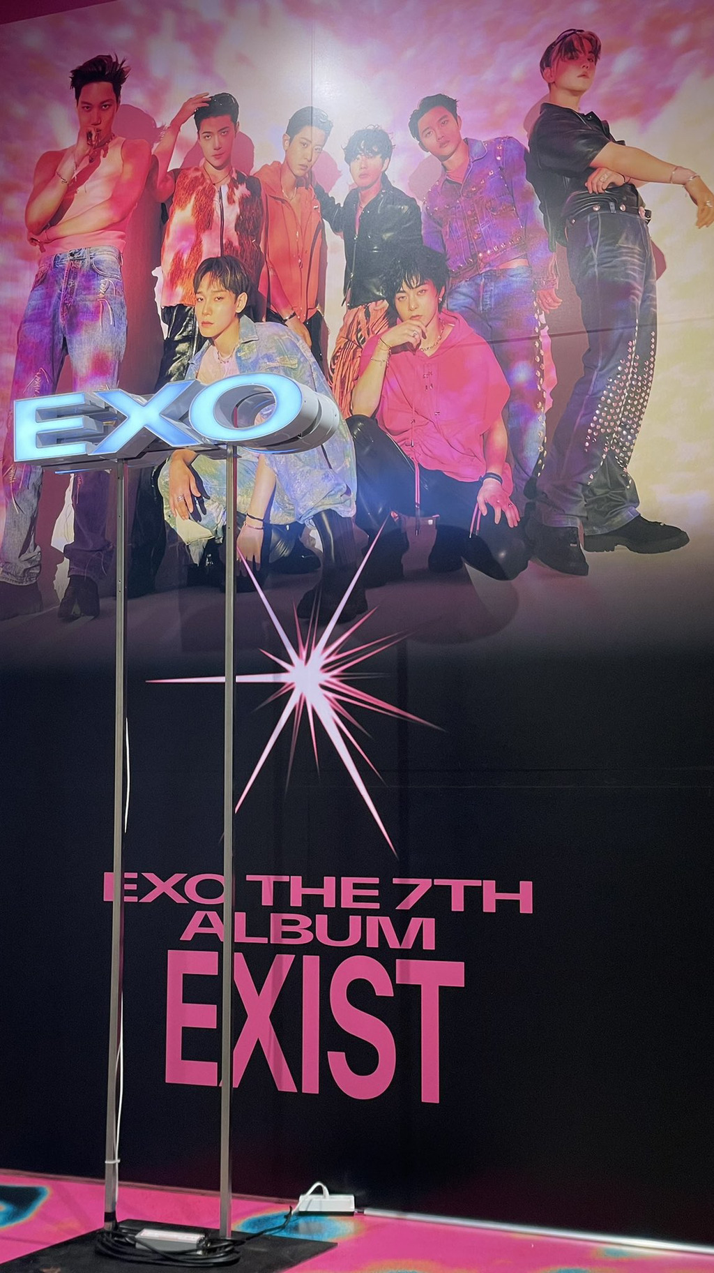 Here We Go 엑소 판교 현백에서 팝업하는데 Daum 카페