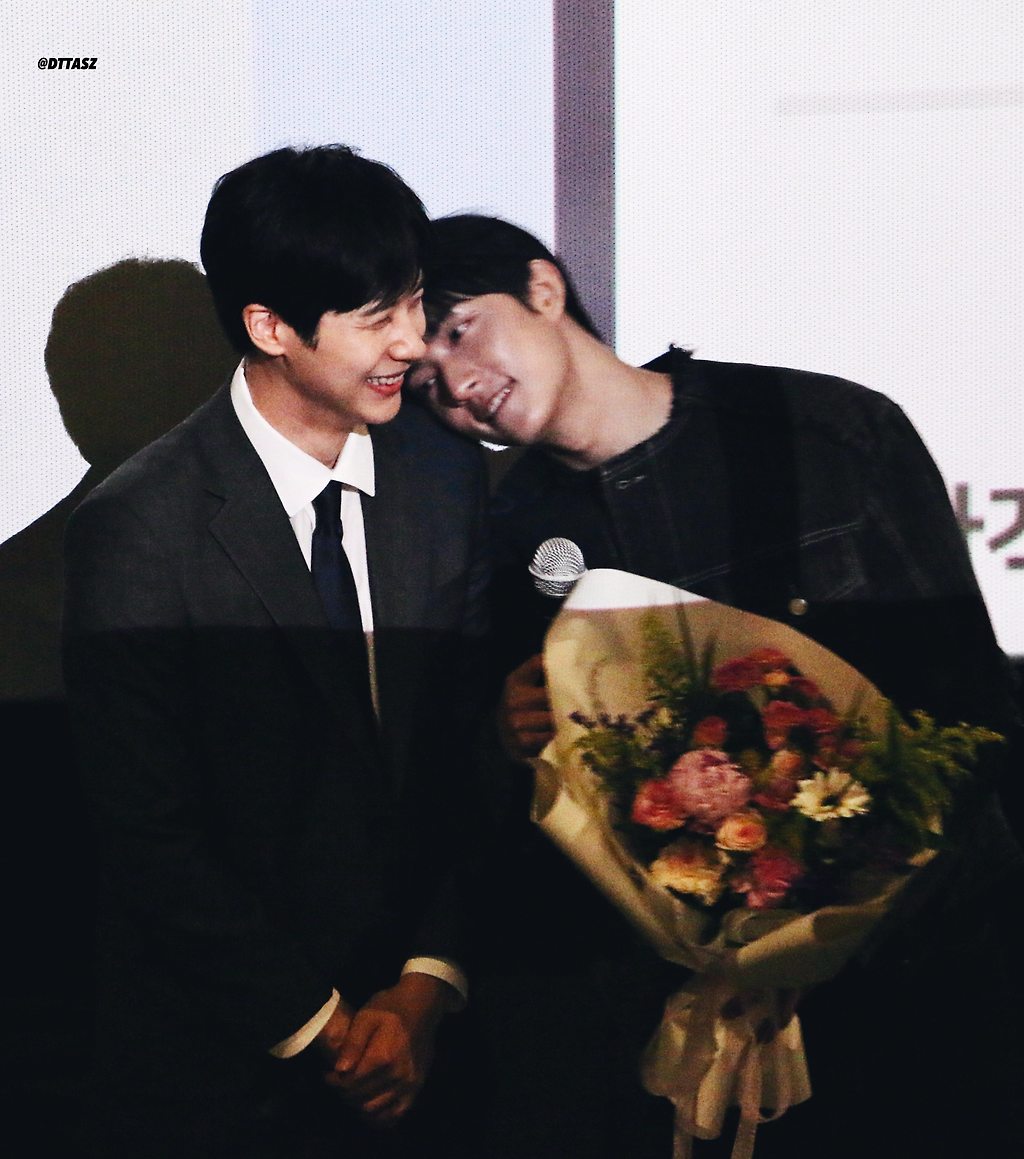 B1A4 | 막내 기 살려주려고 수트 빼입고 무대인사에 깜짝 등장한 형들이 있다? - Daum 카페