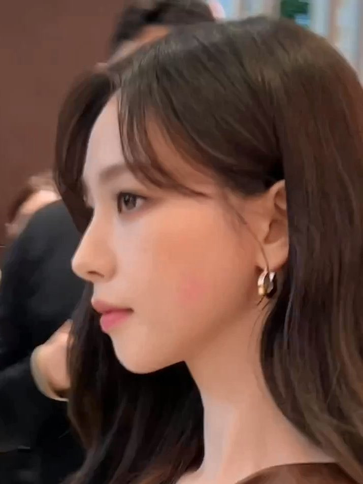 혹하게하는것들 말도 안되게 현실감 없는 카리나 폰카짤 Daum 카페