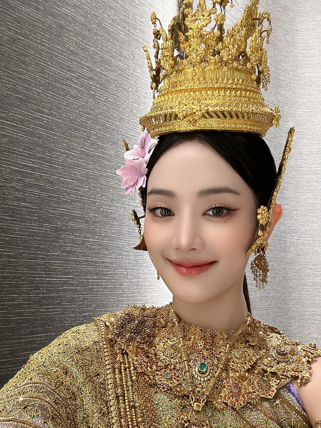 혹하게하는것들 태국 아이콘시암 송크란 행사에 전통의상입고 참석한 아이들 민니if Daum 카페