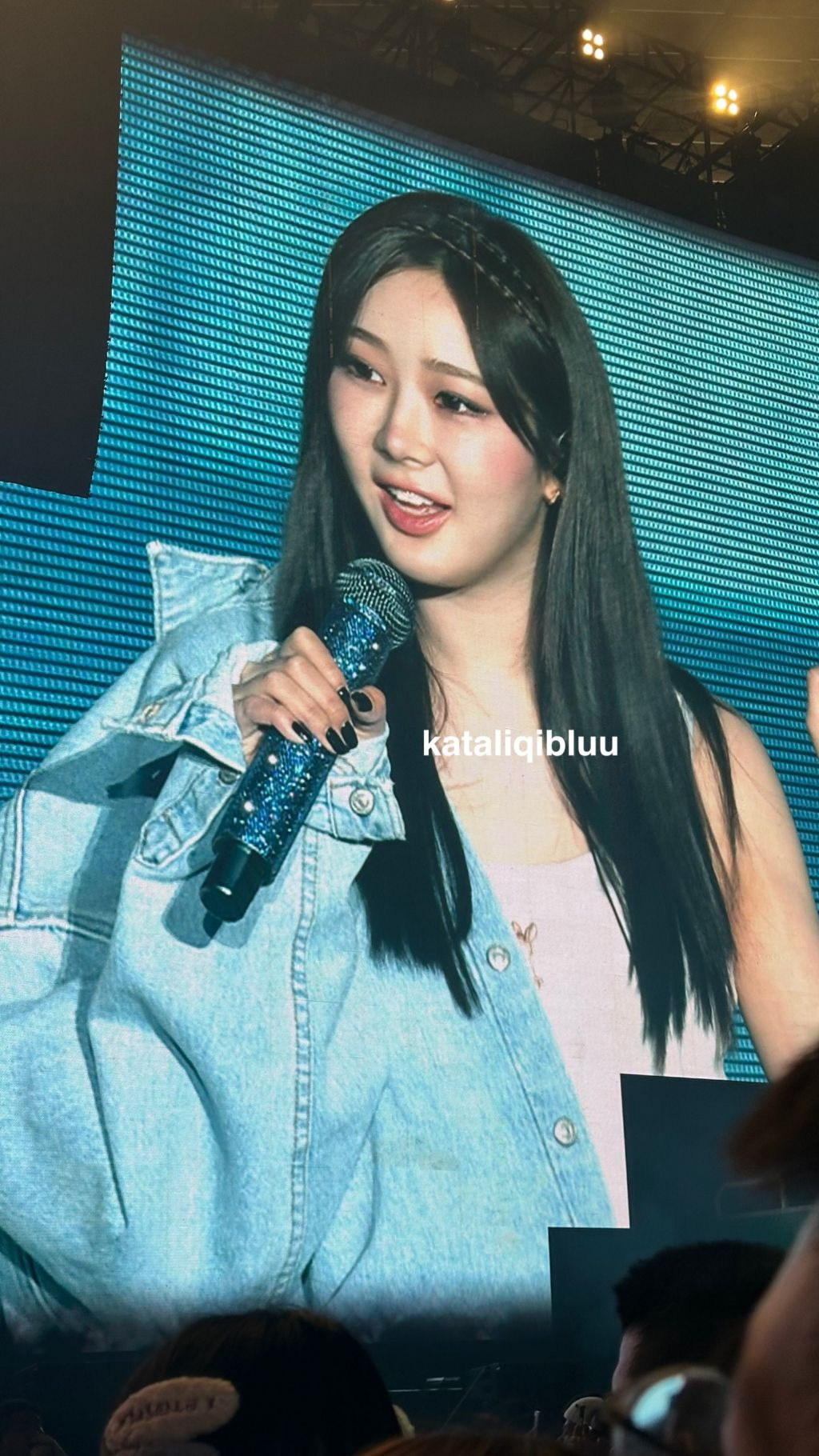 혹하게하는것들 오늘자 에스파 대만 콘서트 사첵 전광판 Daum 카페