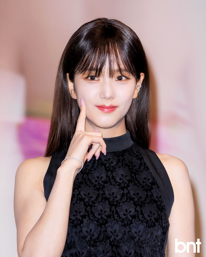 혹하게하는것들 오늘 지수 디올 포토콜 기사사진 Daum 카페