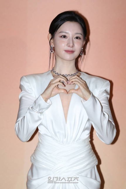 혹하게하는것들 오늘자 배우 김지원 불가리 포토월 행사 기사사진 Daum 카페