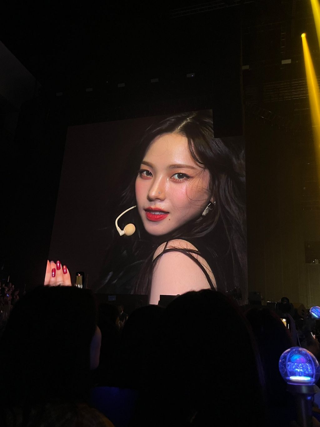 혹하게하는것들 오늘자 마카오 콘서트 1일차 카리나 전광판 Daum 카페