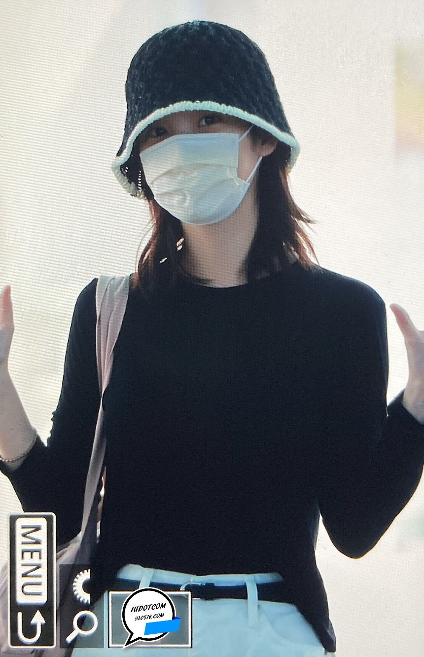 혹하게하는것들 오늘자 아이유 영국 출국 프리뷰 Daum 카페