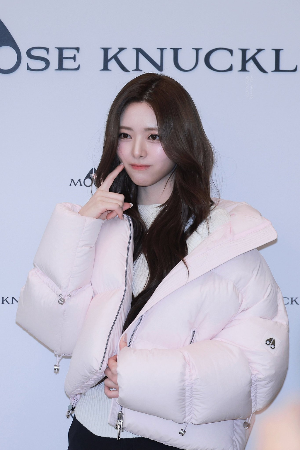 혹하게하는것들 | 무스너클 팝업 포토콜 itzy 있지 유나.jpg - Daum 카페