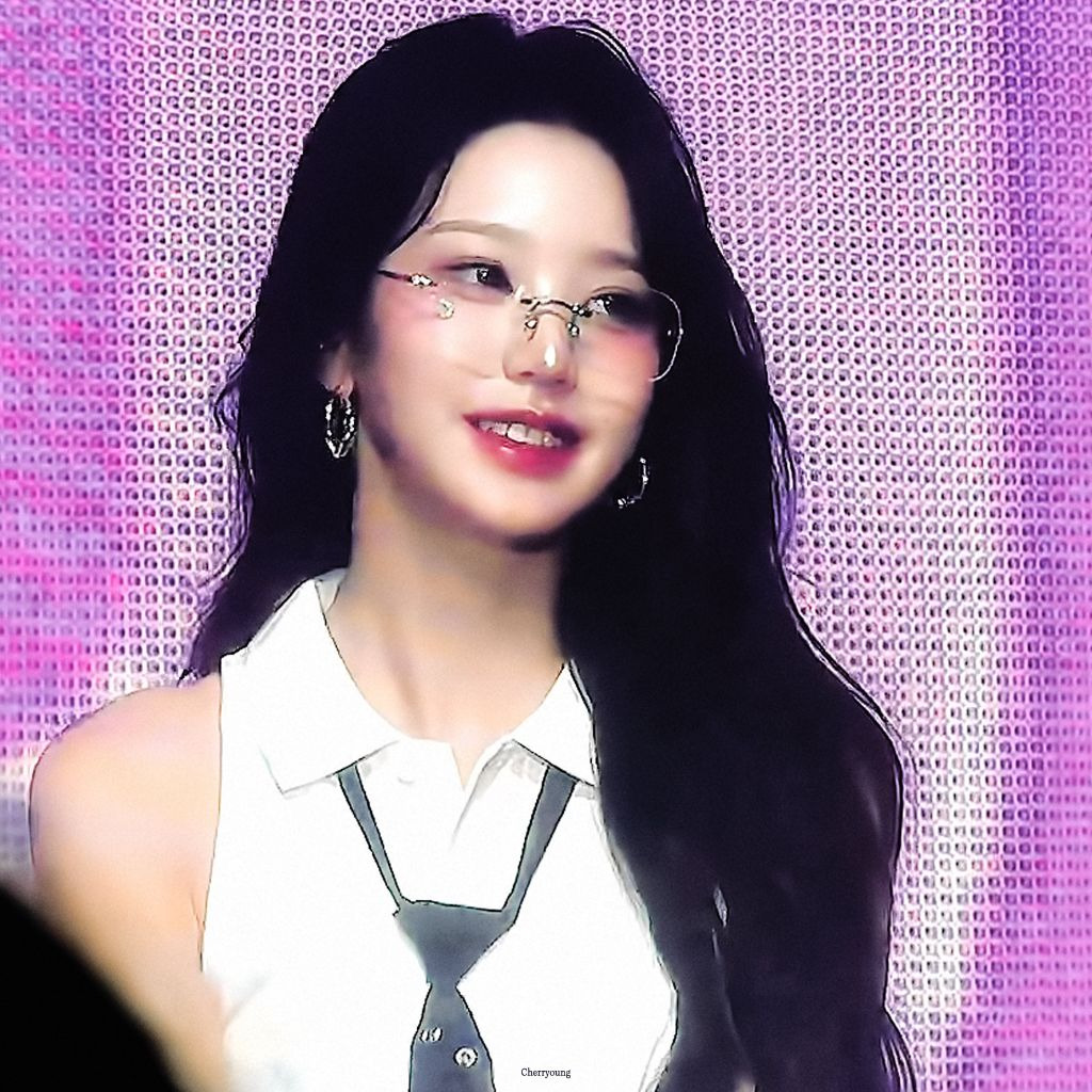 혹하게하는것들 오늘자 아이브 장원영 전광판 Daum 카페