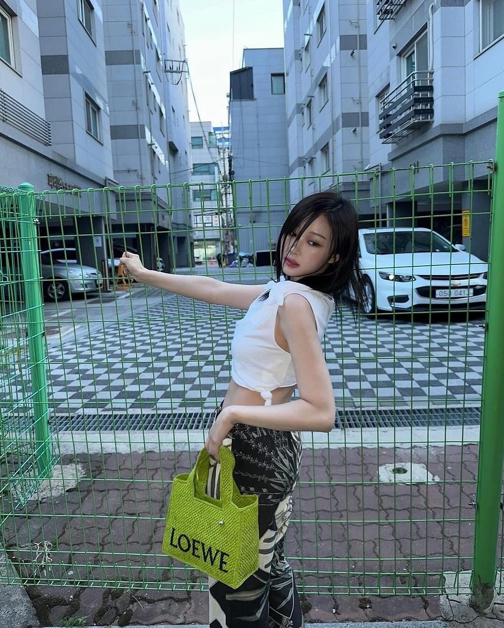 혹하게하는것들 에스파 지젤 인스타 업뎃feat로에베 Daum 카페