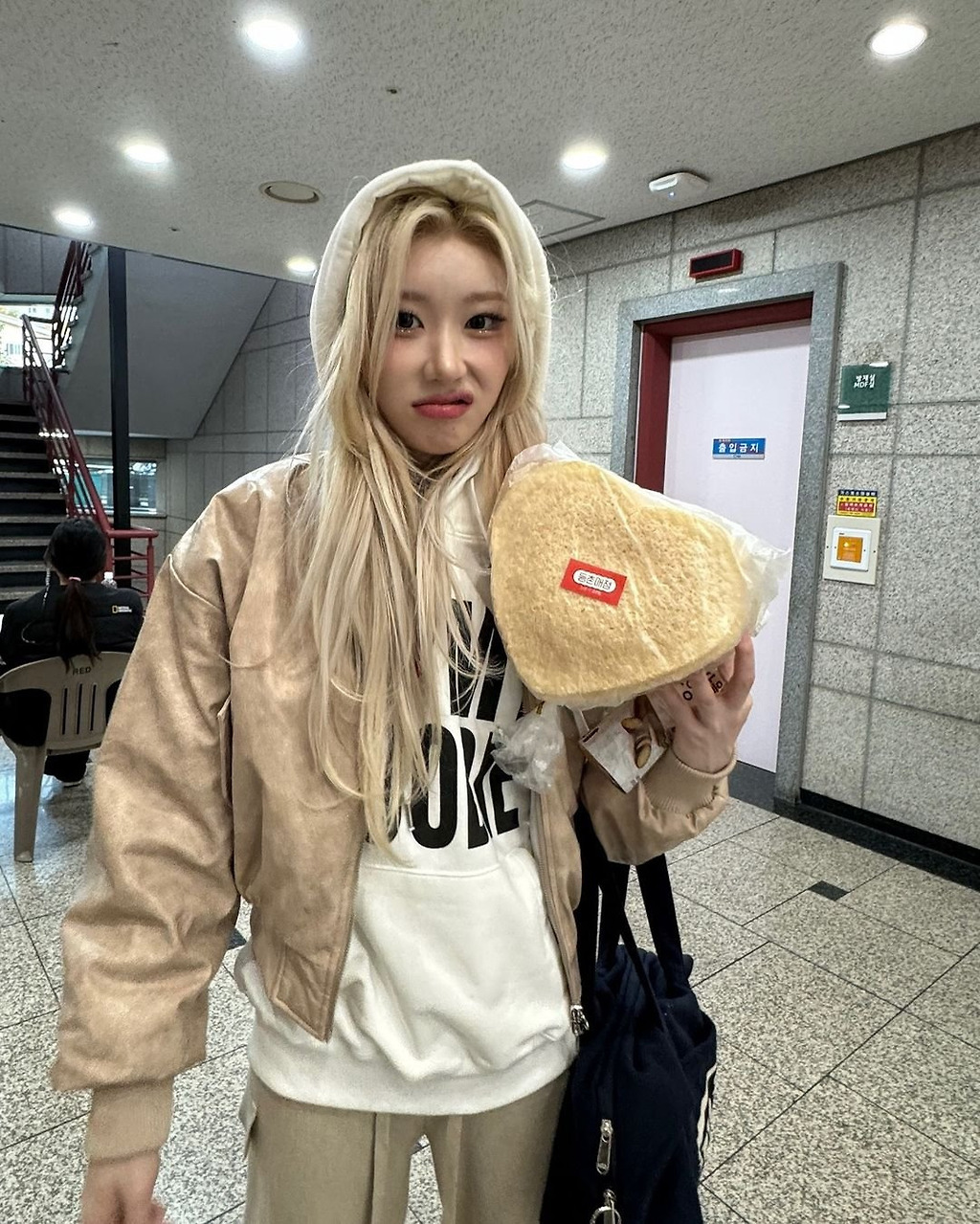 혹하게하는것들 | ITZY 있지 채령 짱꾸 모먼트.jpg - Daum 카페