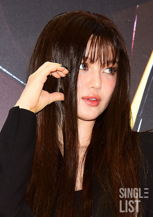 혹하게하는것들 오늘자 뉴진스 다니엘 입생로랑 뷰티 포토월 기사사진 Daum 카페