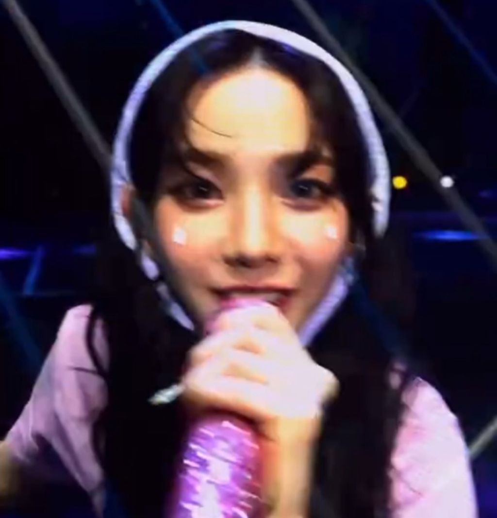 혹하게하는것들 오늘자 마카오 콘서트 1일차 카리나 전광판 Daum 카페