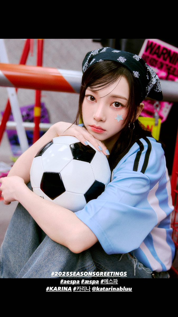 혹하게하는것들 새로운 뜬 에스파 2025 시즌 그리팅 사진 Daum 카페
