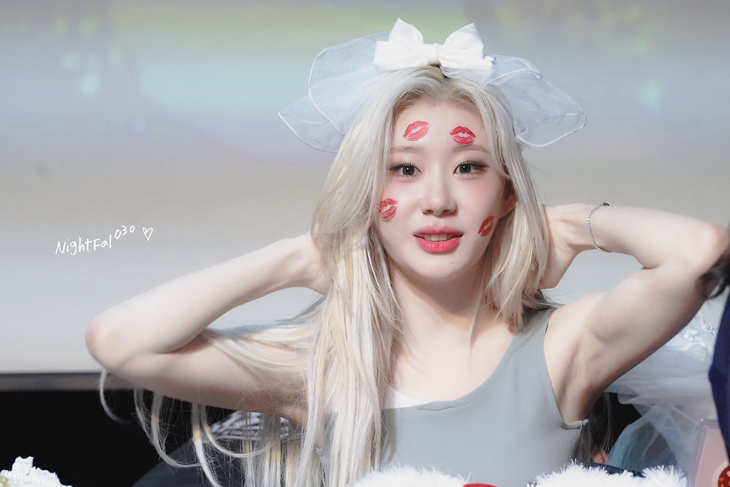 혹하게하는것들 | ITZY 있지 채령 짱꾸 모먼트.jpg - Daum 카페