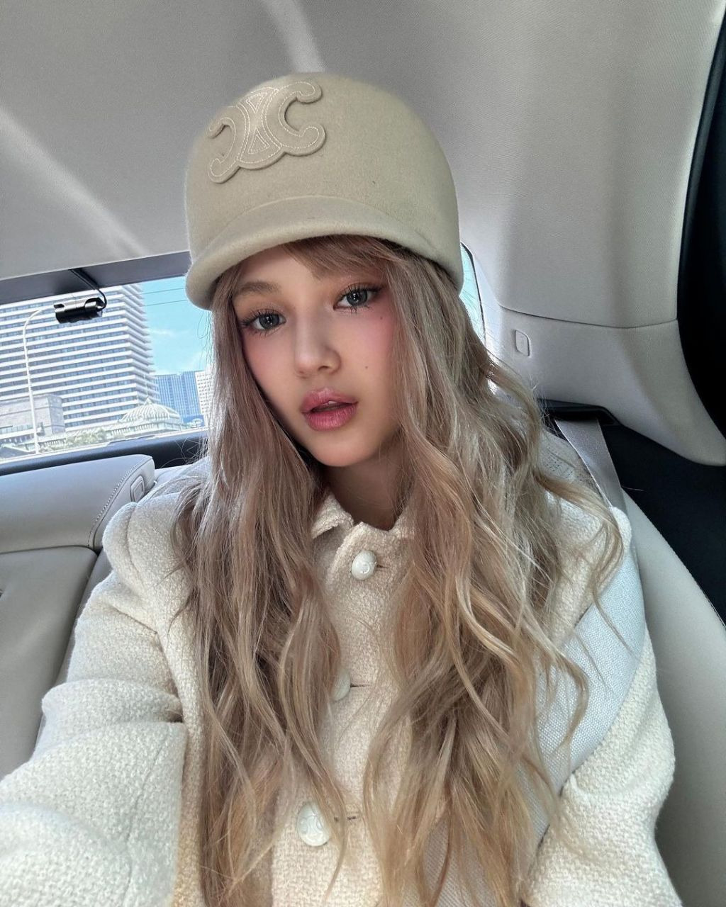혹하게하는것들 오늘 뜬 뉴진스 공식 인스타 업뎃 Daum 카페