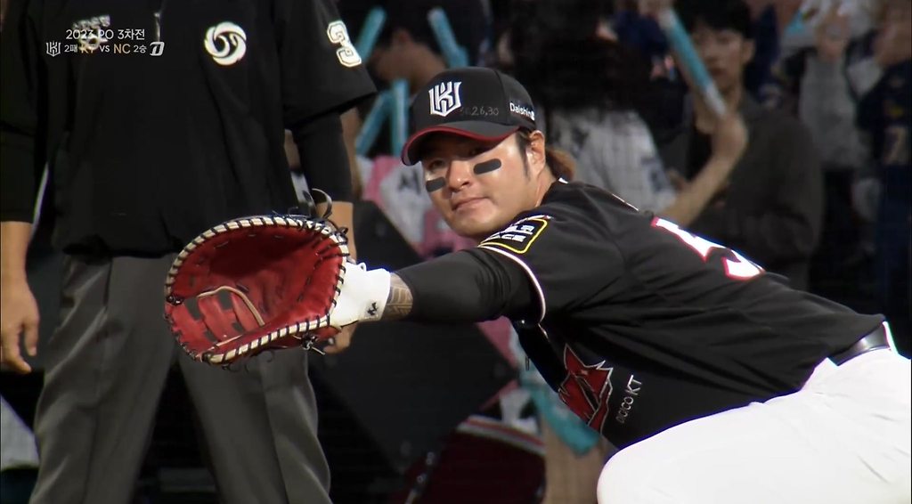 10번째 심장 KT 위즈 | 모자에 백호랑 민수 형준 선수 등번호 써놓은거봐ㅠㅠㅠㅠ - Daum 카페