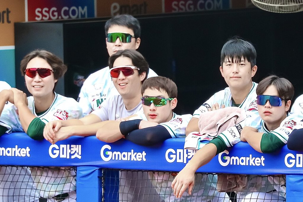 뜨겁게 외쳐라 SSG 랜더스 | 감자를 둘러싼 엄청난 바보군단 ૮₍⌐ꘉ ᴥ ₎ა - Daum 카페