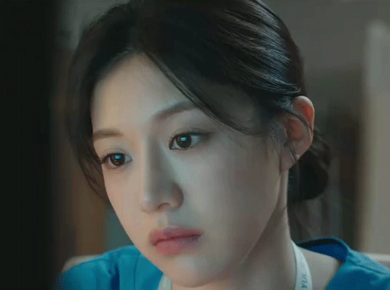 요즘 OTT 뭐봄? | 언젠가는 슬기로울 전공의 생활 고윤정 근황.gif - Daum 카페