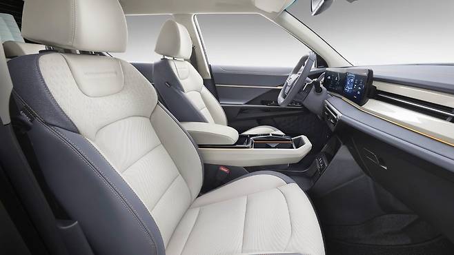 KGM Q300 실내 유출! 테슬라 긴장?