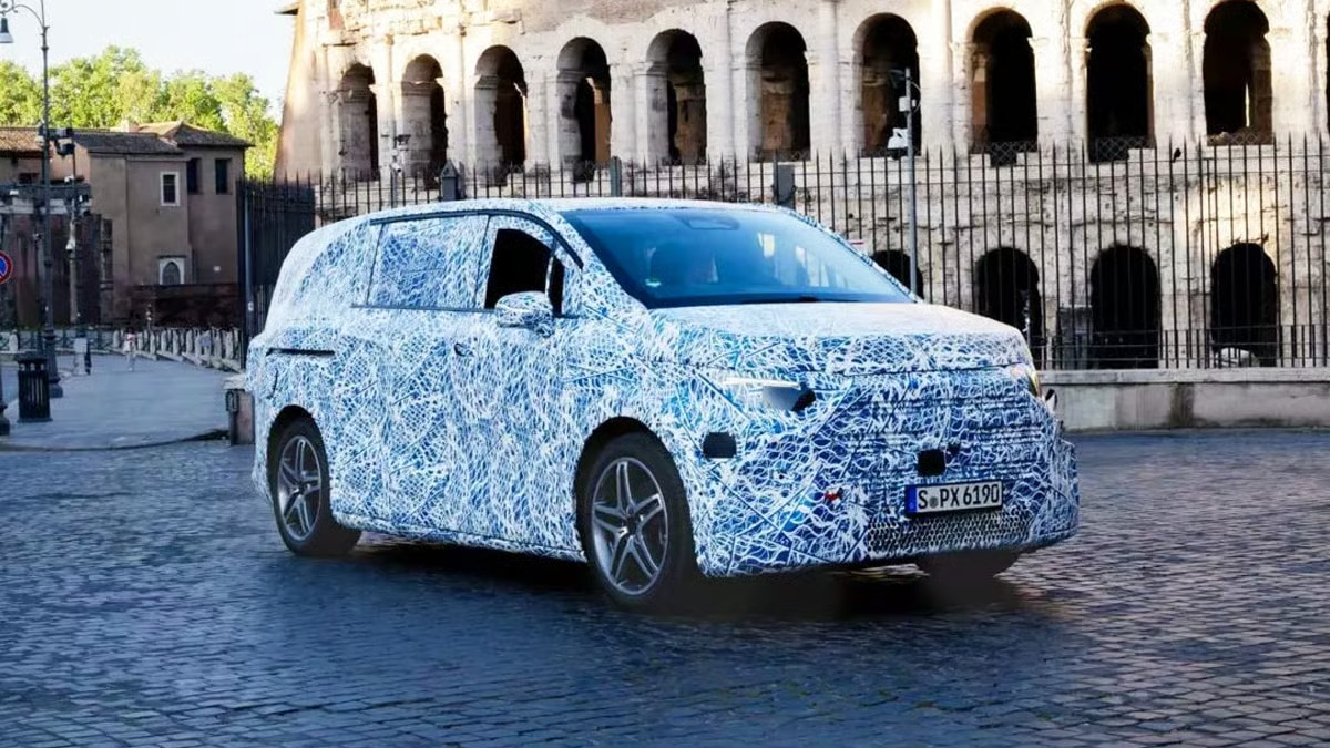 "30분 충전 1,090km? 벤츠 괴물 밴 등장!"