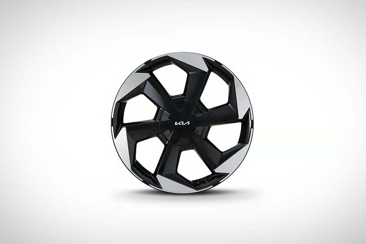 “연비 15.7km/L 최강” 실내도 바꾼 중형 SUV