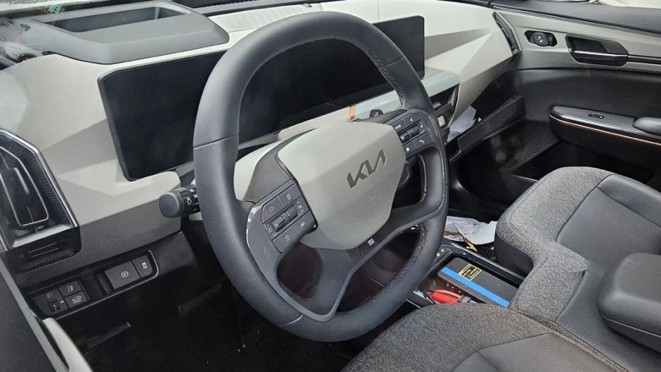 "1열 3인승 시트인가?" 기아 EV5 실내 실사 포착